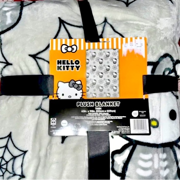 Hello Kitty | Bedding | Hello Kitty 223 Gray Halloween Plush Twin ...